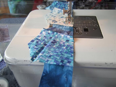 Crafty Sewing & Quilting: Hodgepodge Patchwork Tuesday - Floating Lilies