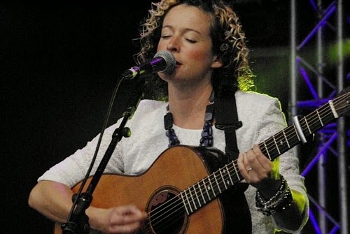 ...in a perfect world: Kate Rusby - Who Will Sing Me Lullabies