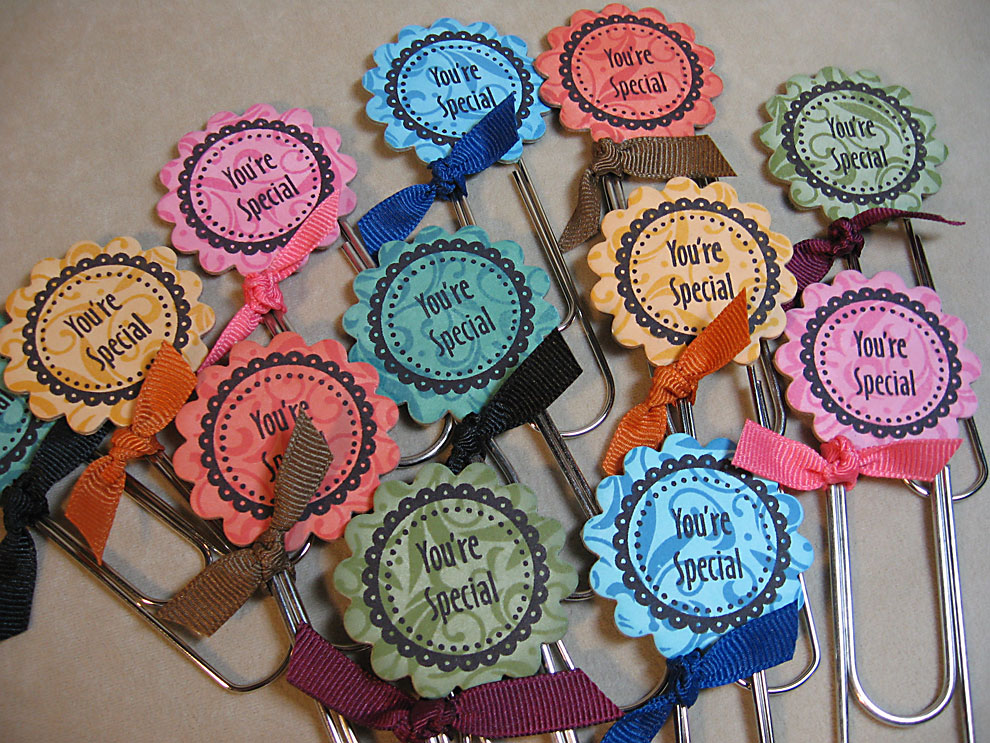 Frugal Friday - Paperclip Bookmarks