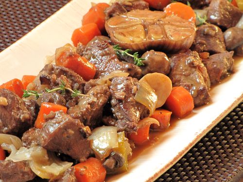 "Anya, ez isteni!...", avagy Gabojsza konyhája: Vörösboros szarvasragu