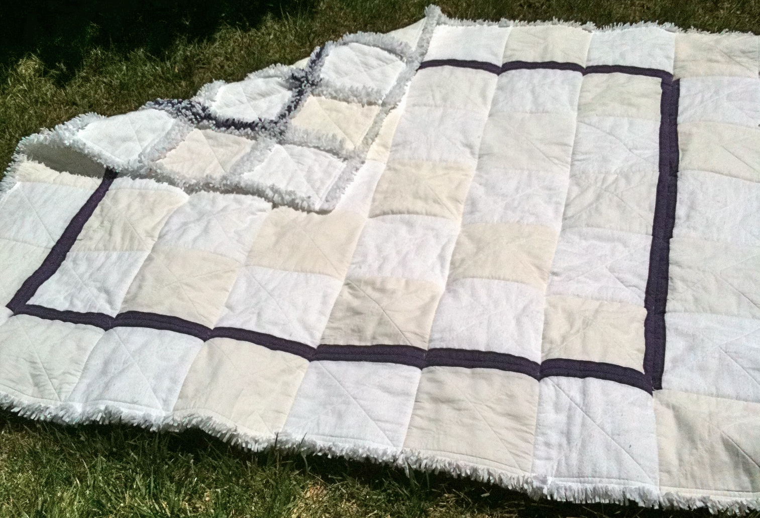 ZeedleBeez: White Wedding Rag Quilt