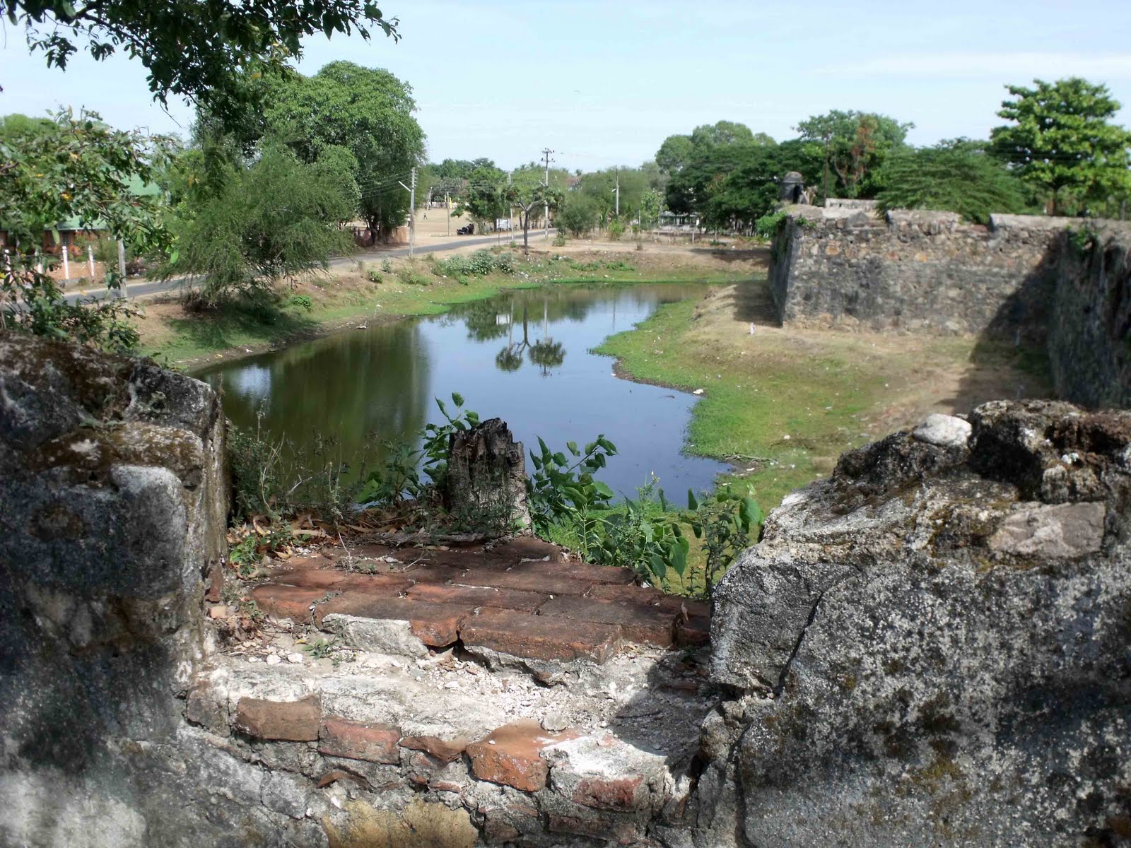 Images of Sri Lanka on blogspot.com: Old Dutch Fort, Batticaloa, Sri Lanka.