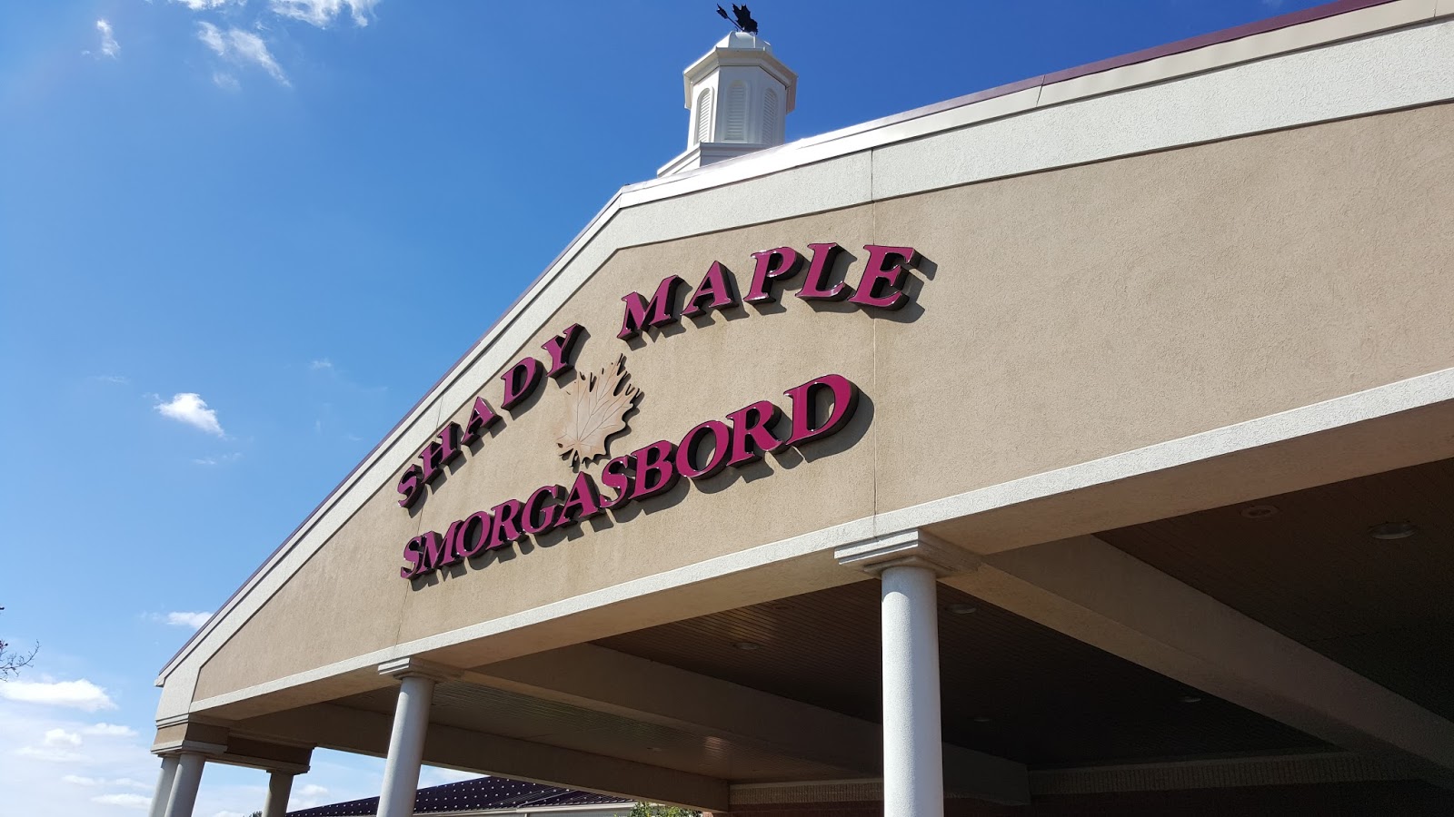 Belly of the Pig: Shady Maple Smorgasbord Lunch Review