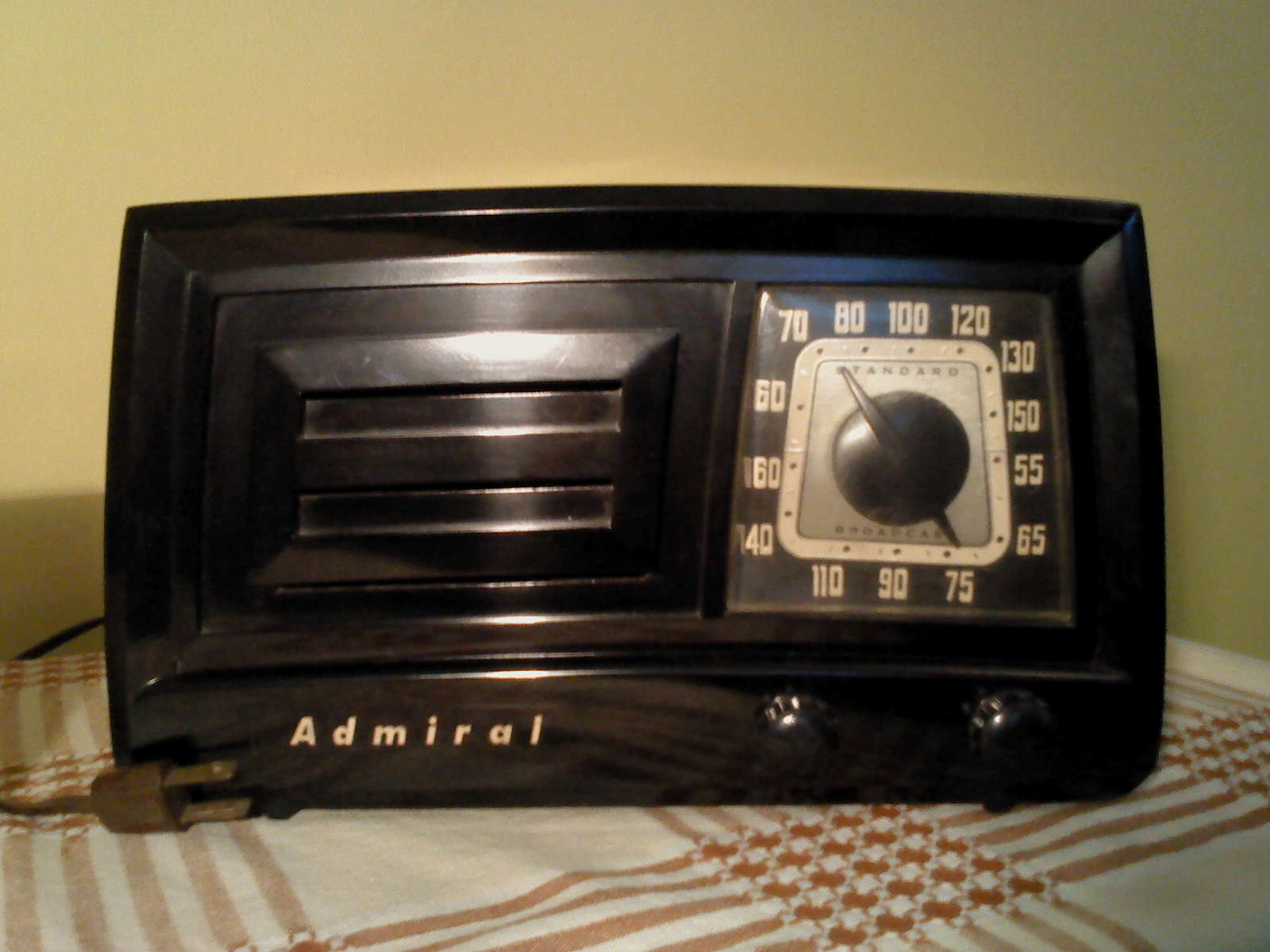 Practical Vintage: Bakelite Radio