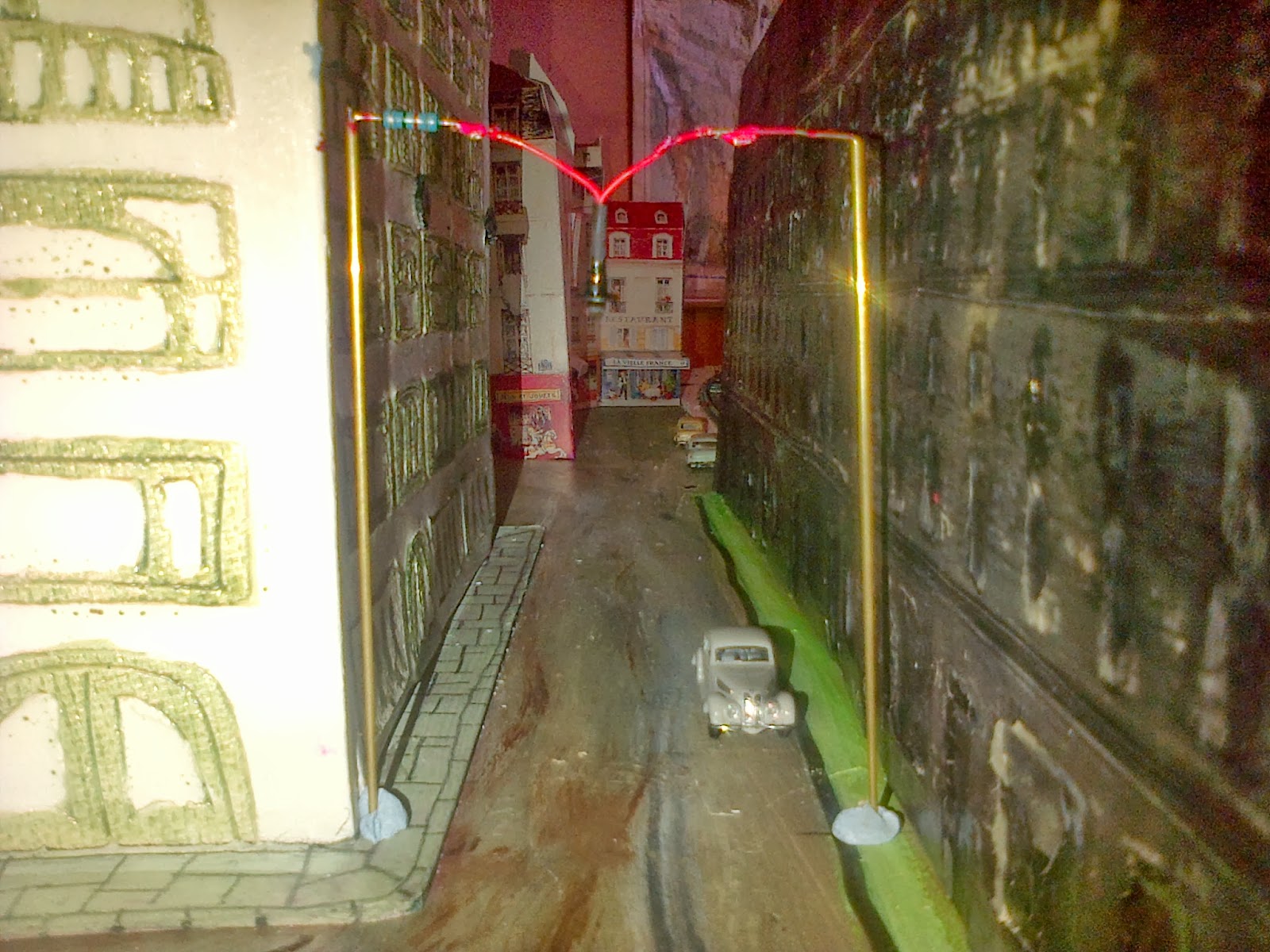 French Model Railway: HO Scale Overhead Street Lighting