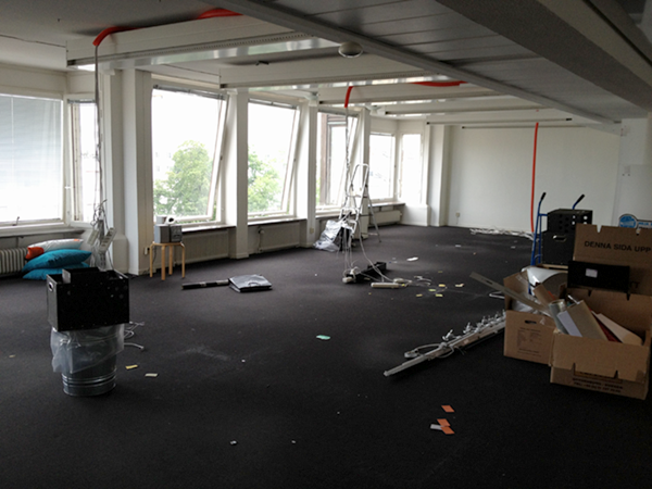 Karos Corner: Hos hovslagare och på tomt kontor