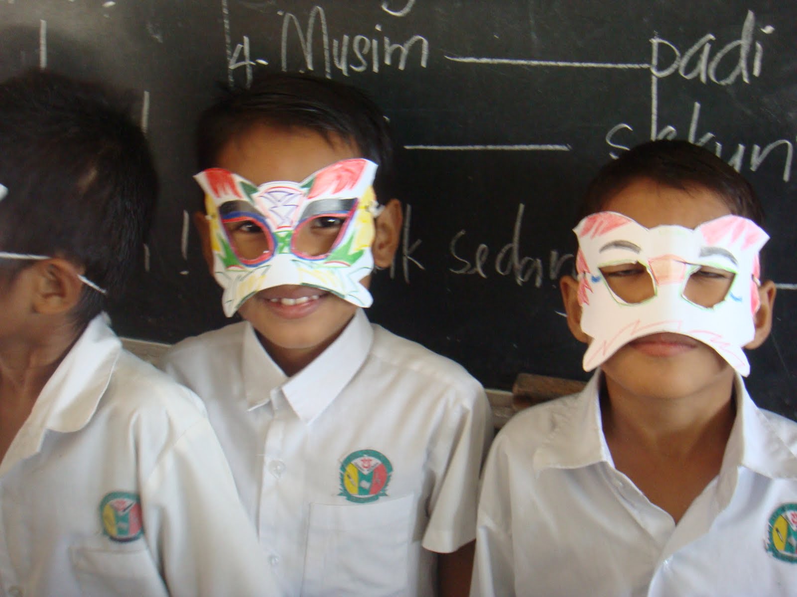 Dunia Seni Visual dan Aku: Topeng Mata