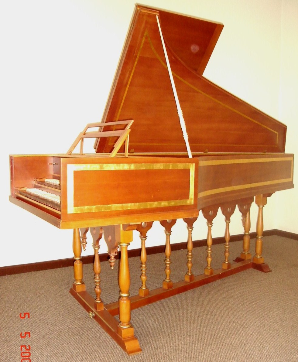 Alejandro Vélez: Clavecines flamenco modelo" Leenhöwer" siglo XVIII.