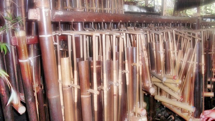 ada-ada saja: saung angklung udjo