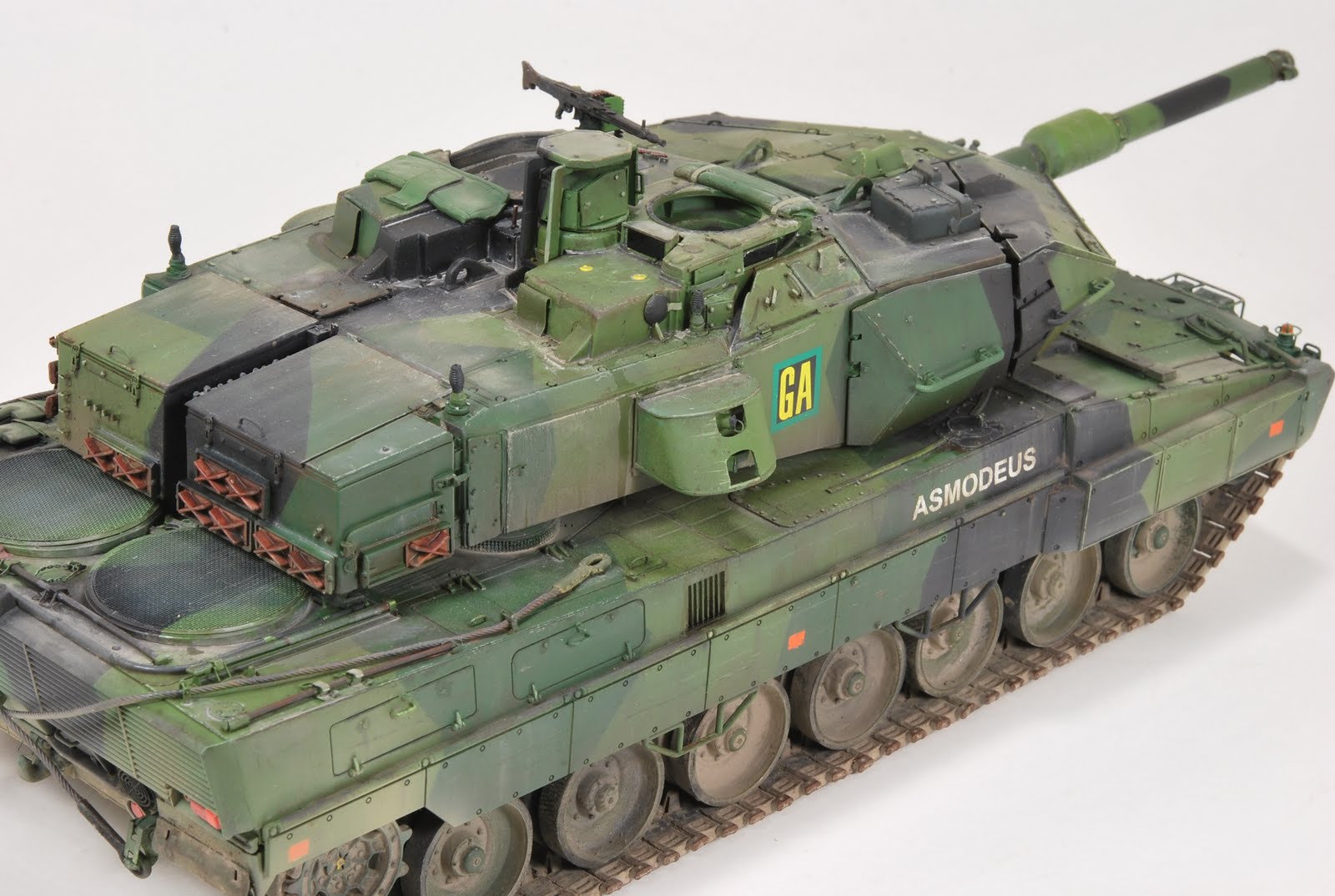 Chris Jerret modeling: Leopard (s) Strv.122 Sweden