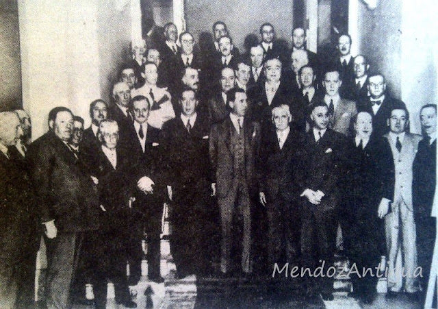 Reunión en la que se reconocen al entonces presidente de Argentina ...