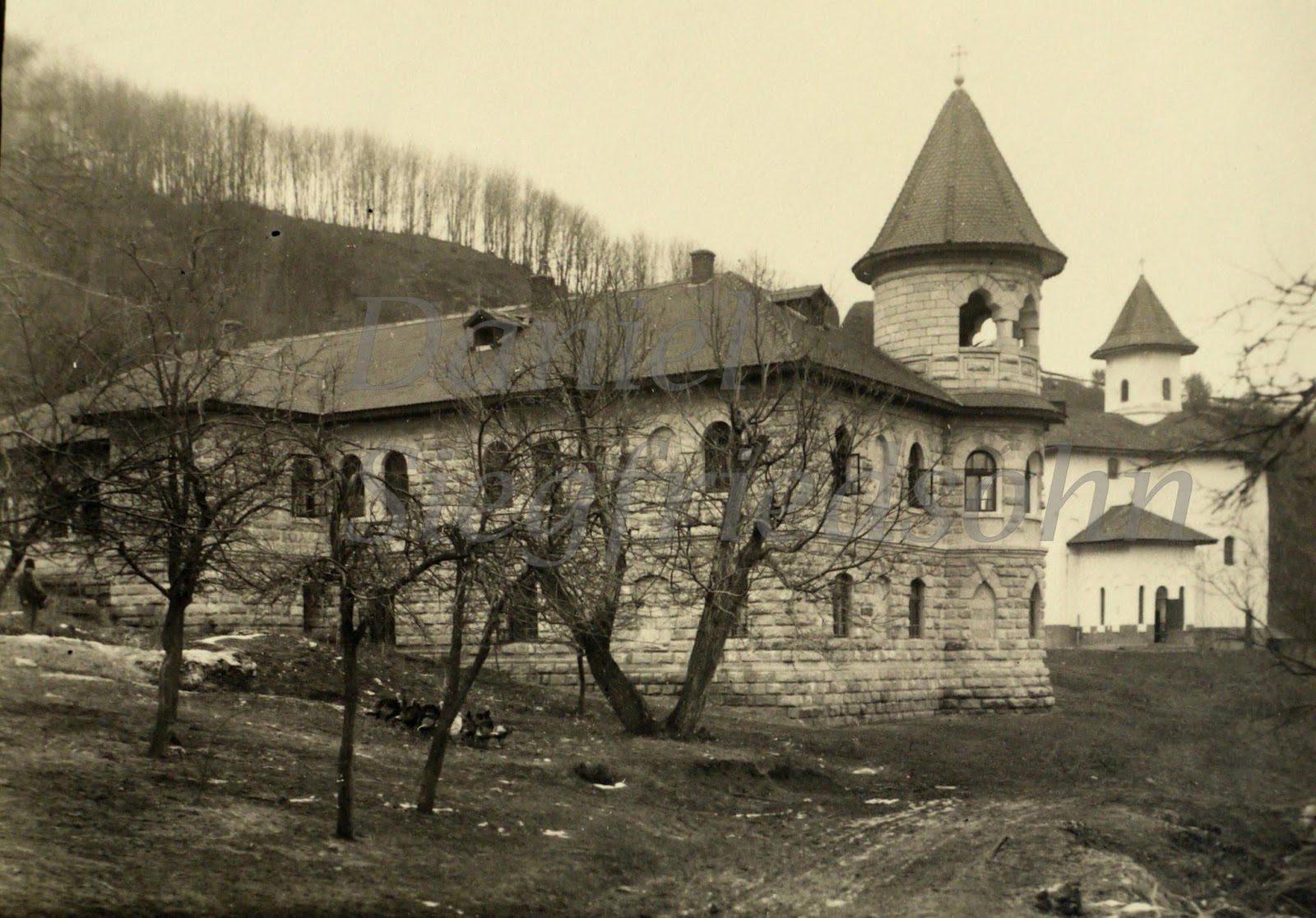 Stilul Arhitectural Neoromânesc: Seminarul de cântăreţi, Rudi