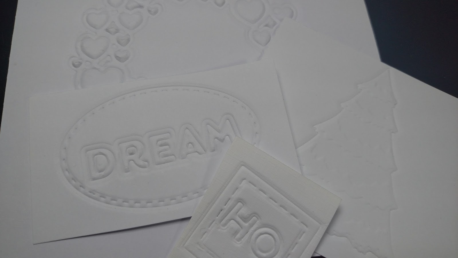 Scrap Artes e Tao: Dica de Scrapbook: Emboss/Relevo com facas de corte