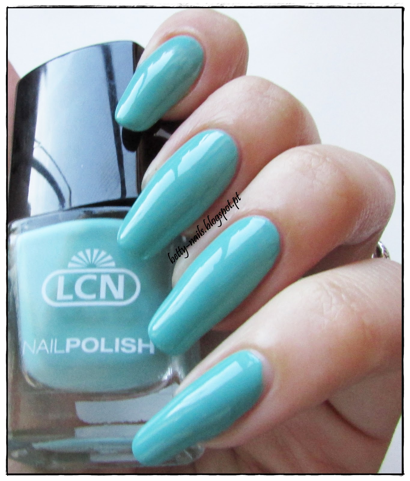 Betty Nails: LCN Turquoise Lagoon & Nail Art Pen