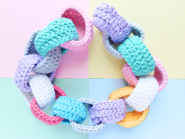 Paper Chain Garland ♥ Crochet Pattern — MooeyAndFriends