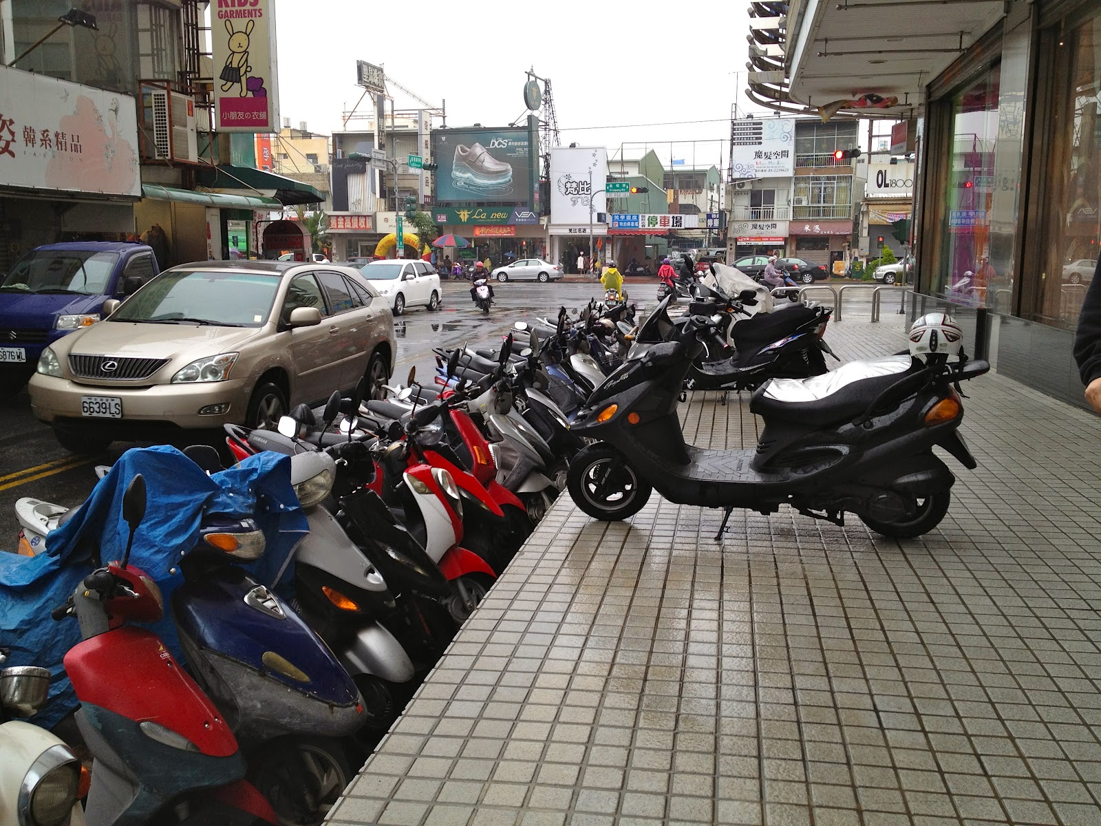 Our Taiwan Adventure: Scooter Culture