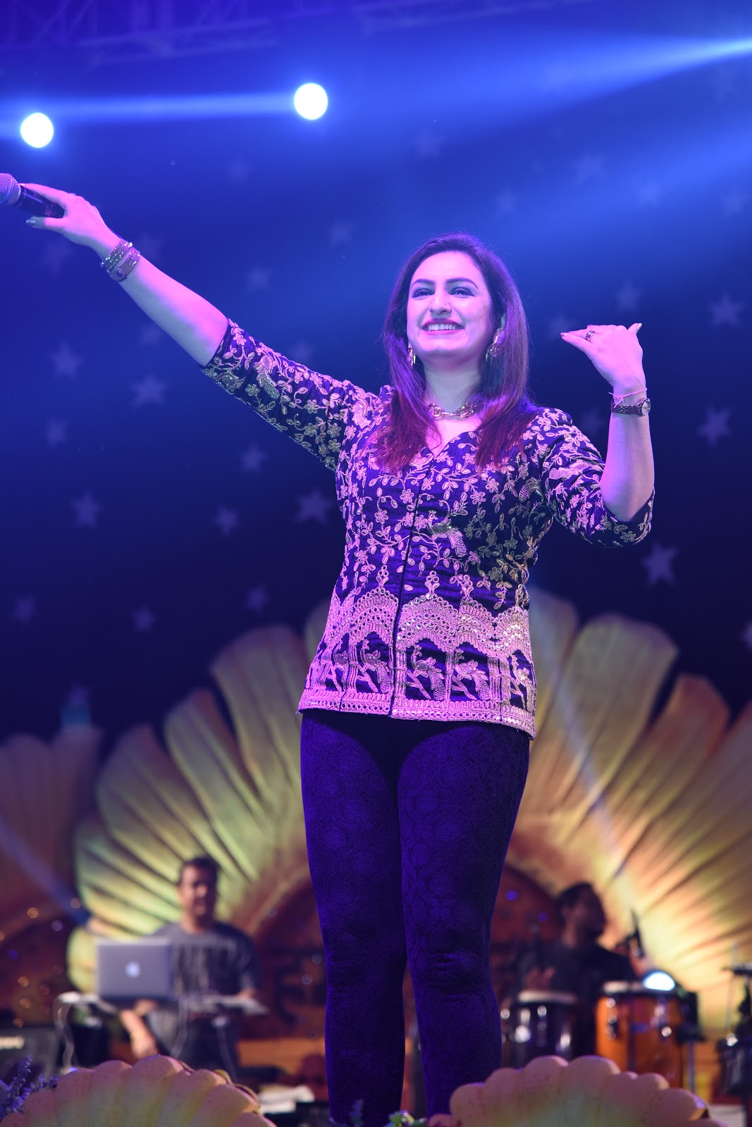 View Patna: Akriti Kakkar rocks Gandhi Maidan in her own style