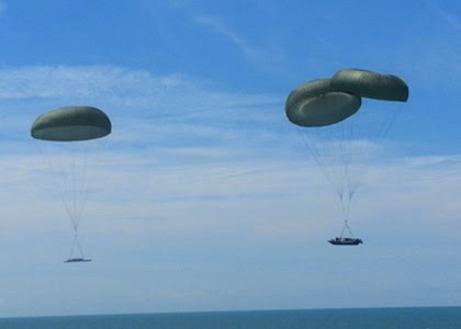 DEFENSE STUDIES: Latihan Pengguguran Air Droppable Rigid Hull ...