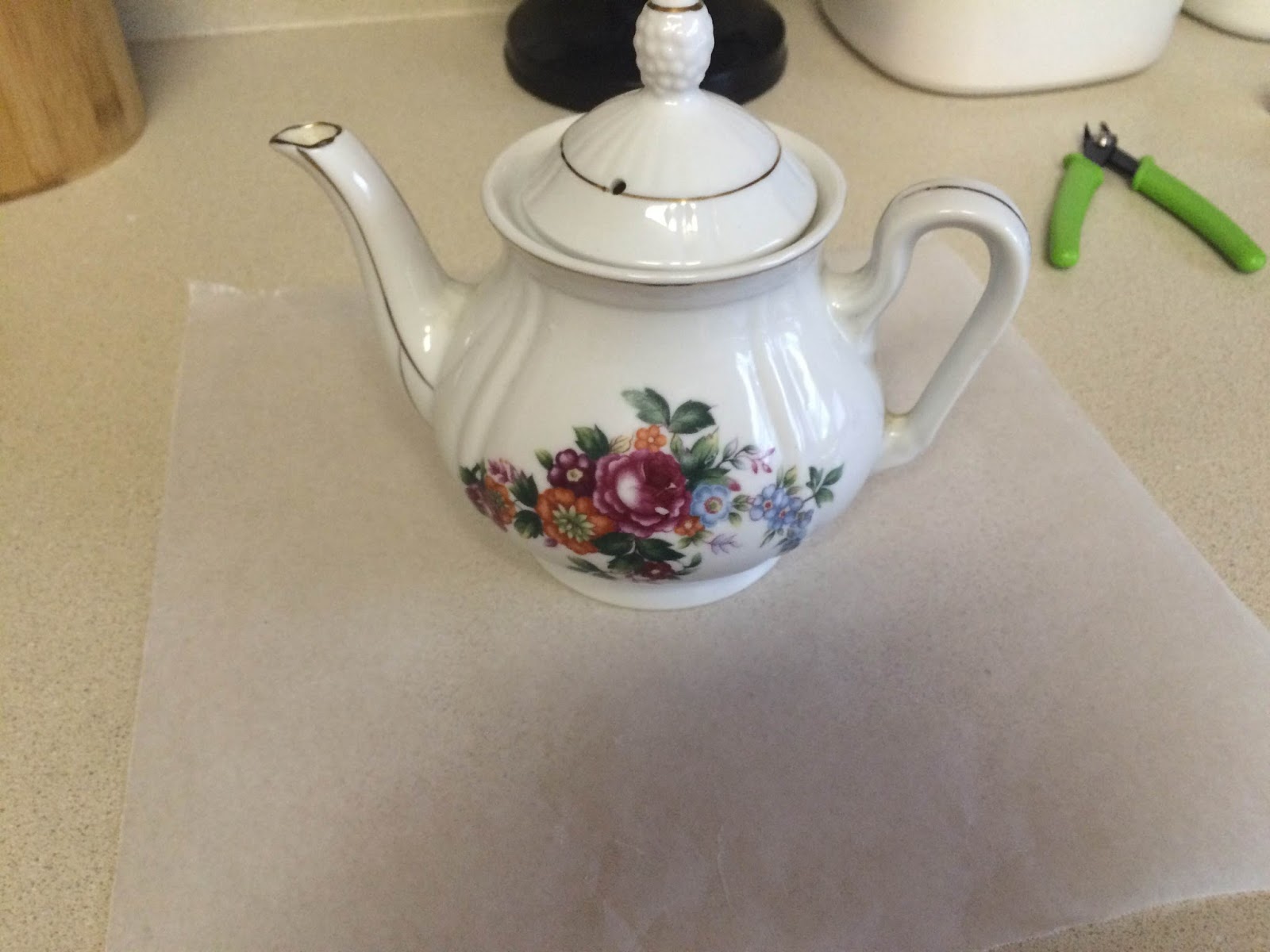 The Classroom Crafter: Teapot Makeover