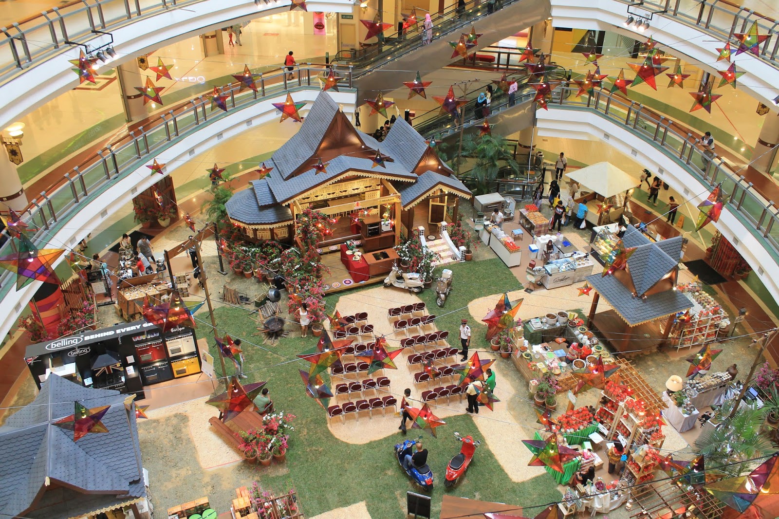 Najlaa 'Aqilah: 1 Utama Shopping Mall - Meriahnya Syawal!