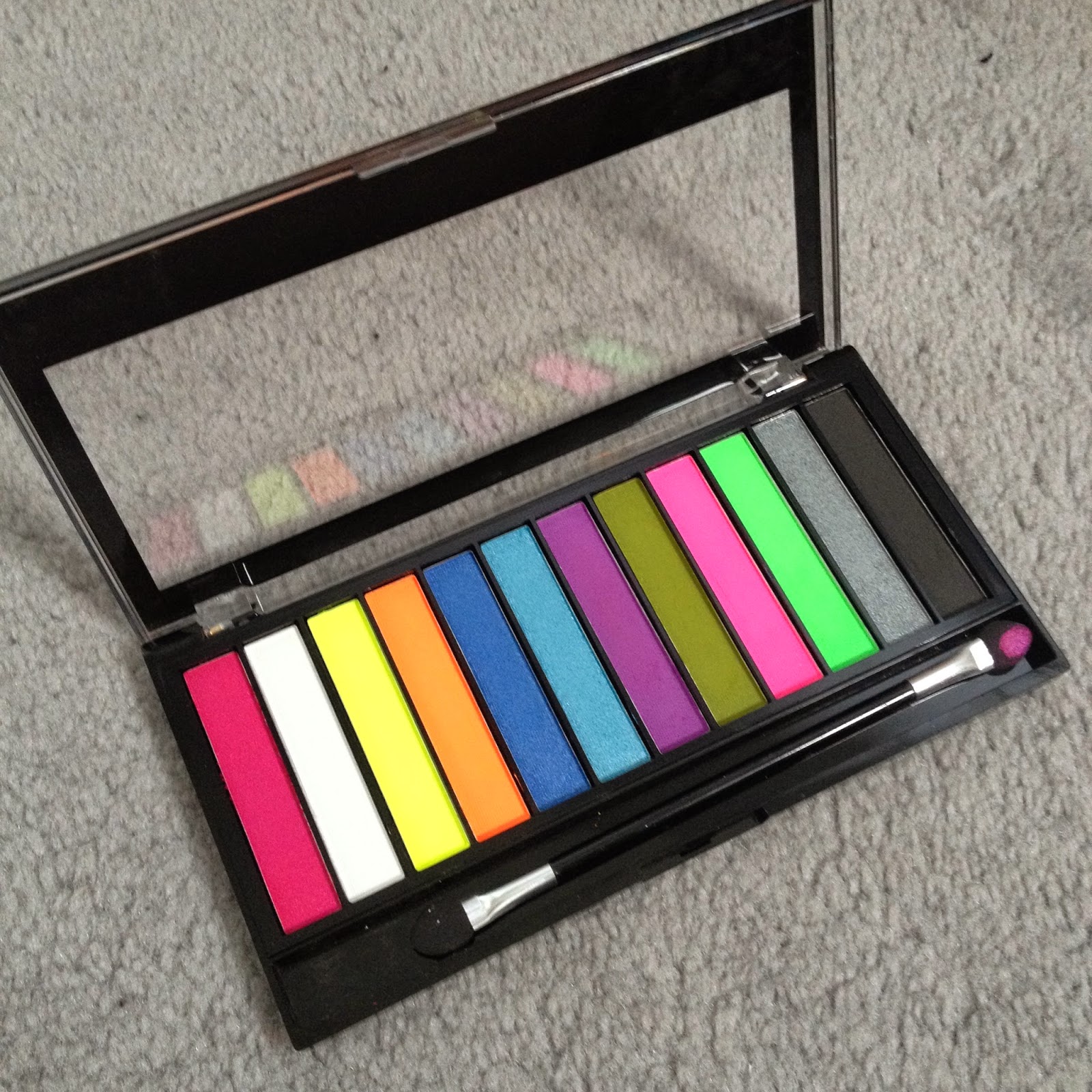 Amanda McCleary- Make Up and More: Sleek i-Divine Acid Palette versus ...