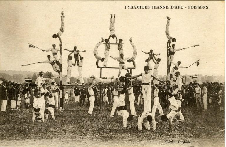 l'oeil en marche: magie de l'acrobatie !! pyramides et saltos