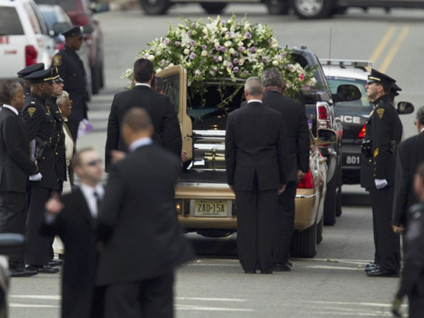 BLOG DO LUIS MEIRA: Funeral de Whitney Houston é marcado por músicas e ...