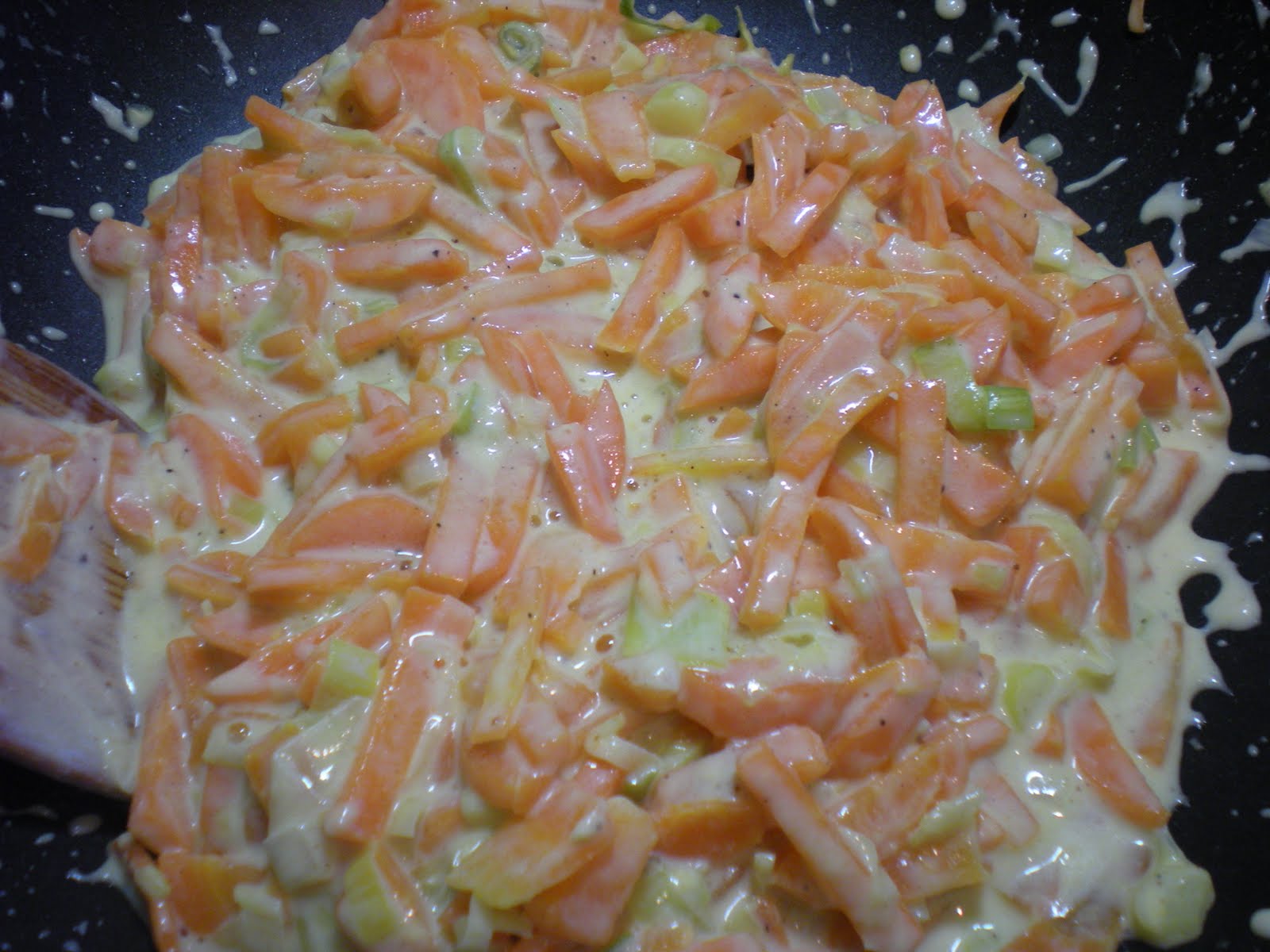 Köögikunstnik: Hautatud porgandid porru ja muskaadiga