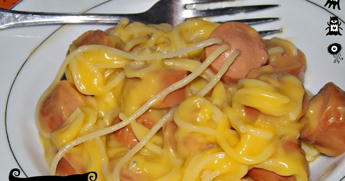 FoodThoughtsOfaChefWannabe: Cheesy Alien Spaghetti and Hot Dogs for Kids!