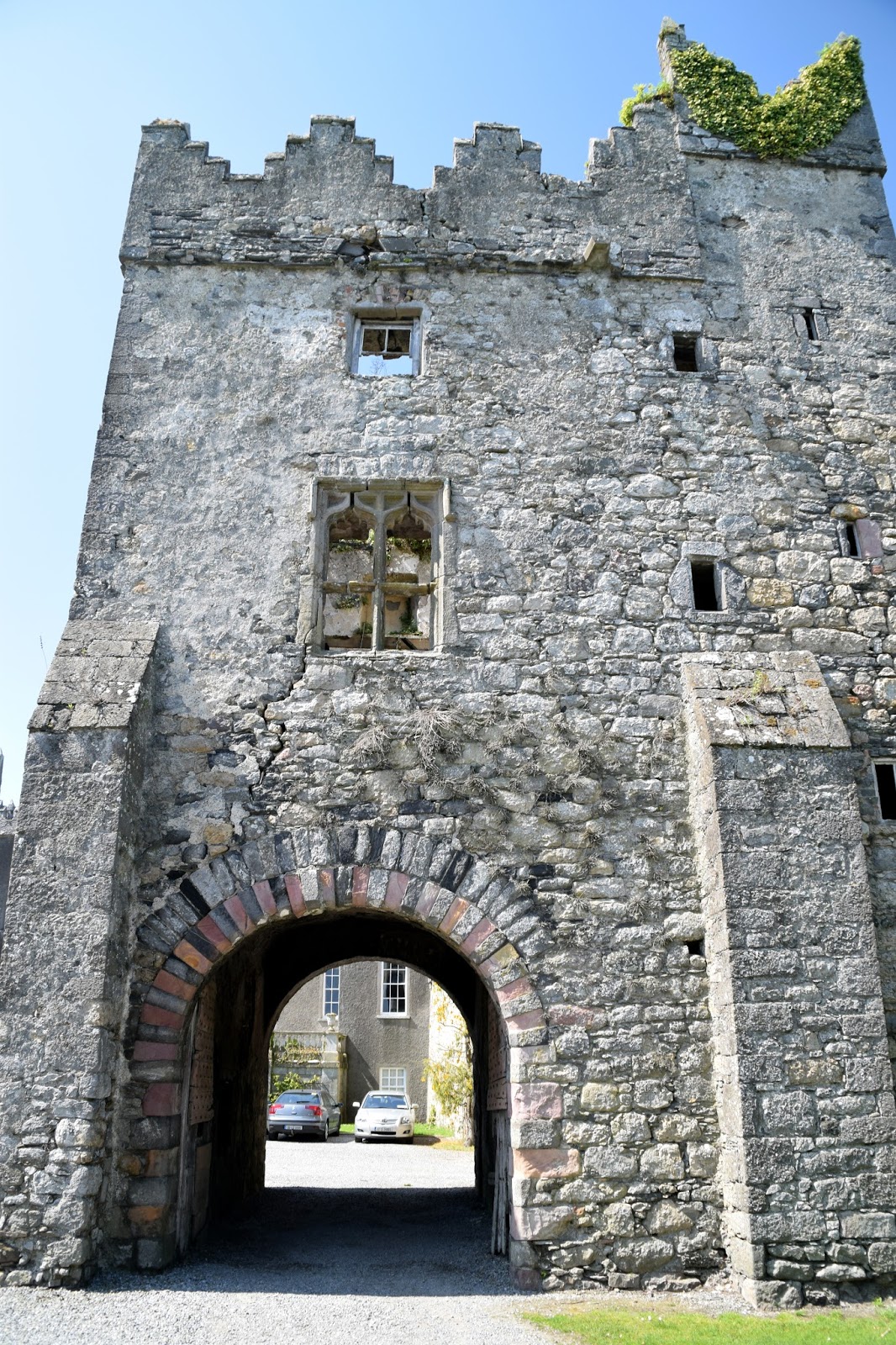 Enjoy your time with beautiful places: Howth Castle - Ireland