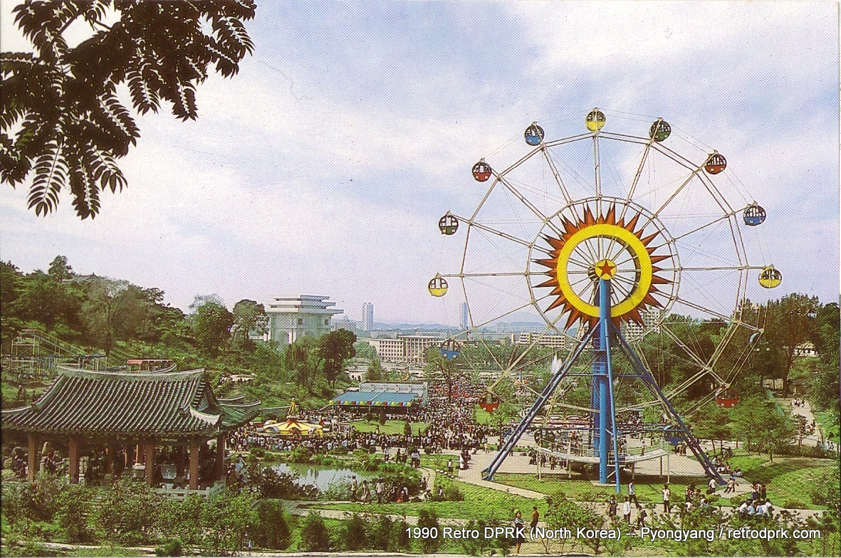 1990 Postcard Set -- Pyongyang