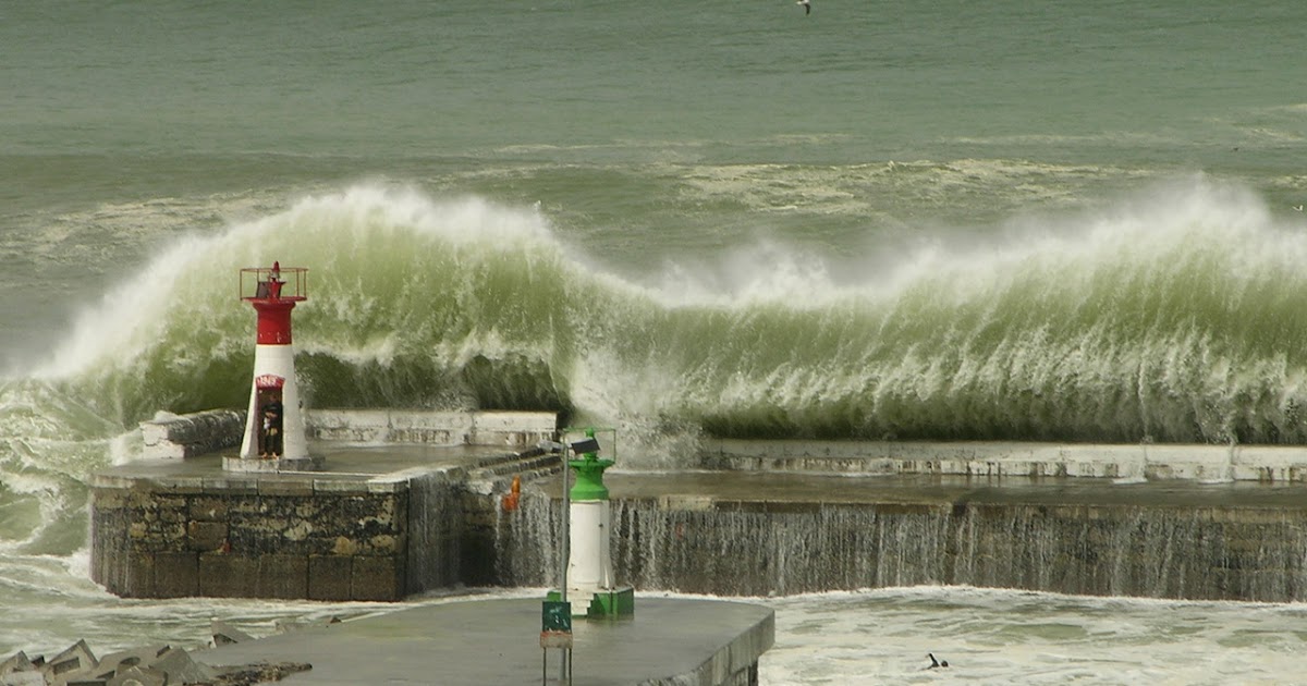The Big Wobble : The worst winter storm ever hits Cape Town killing 8 ...