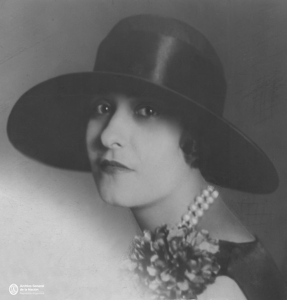 Victoria Ocampo, fundadora de la Unión Argentina de Mujeres, c.1920 ...