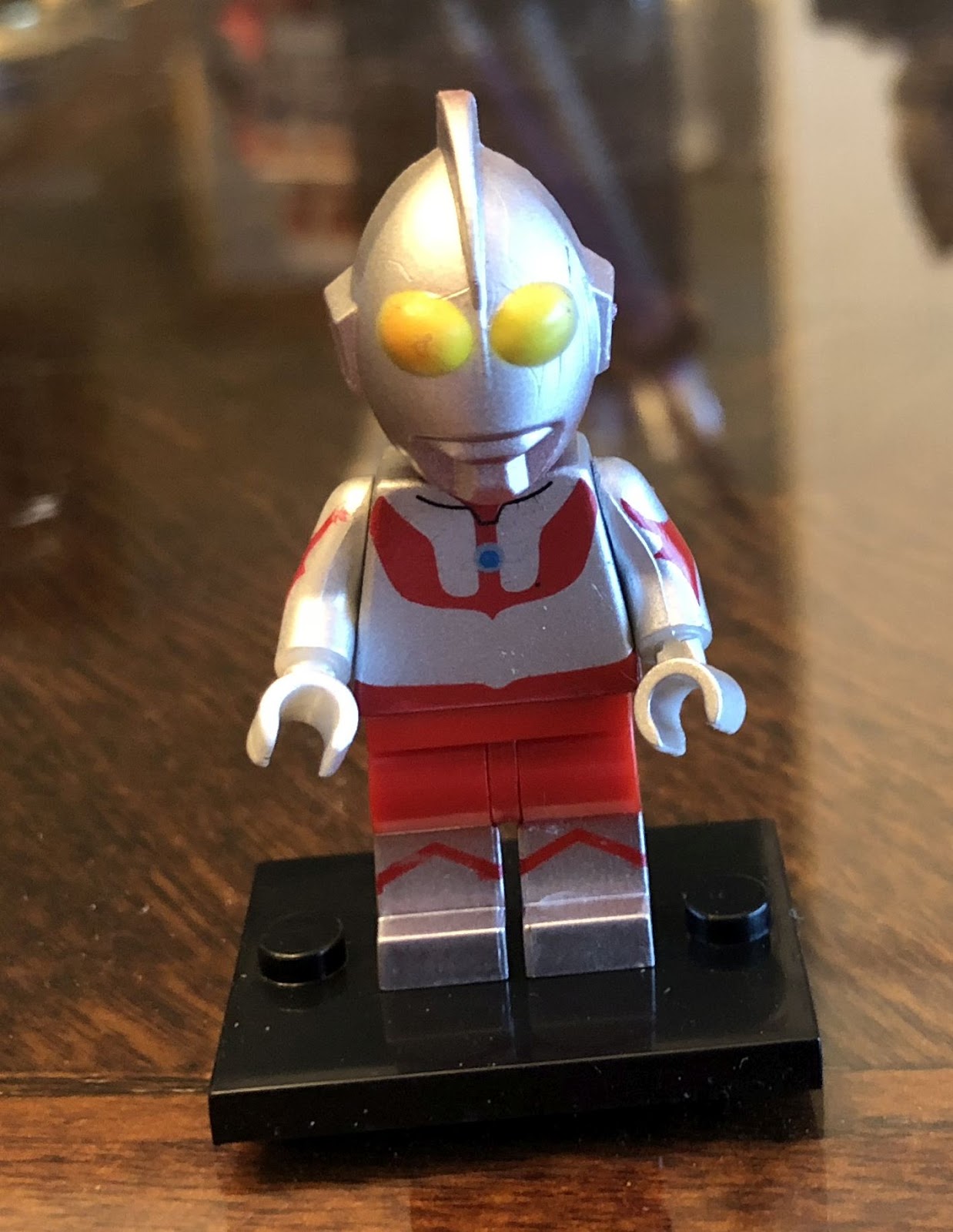 the sphinx: Bootlego Ultraman and Baltan minifigures!