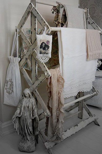Displaying Linens, Hankies and Tea Towels - Booth Crush