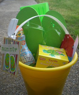 Our Pumpkin and Sweet Pea: End of school surprise...Summer fun buckets