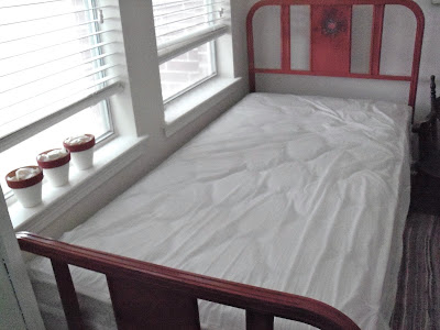 COTTAG3: vintage, red and metal