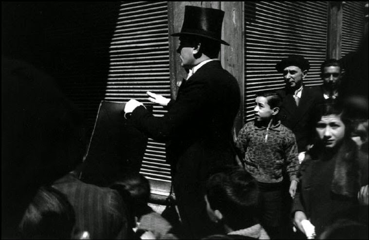 25 Amazing Black and White Photographs Capture Everyday Life in Spain ...