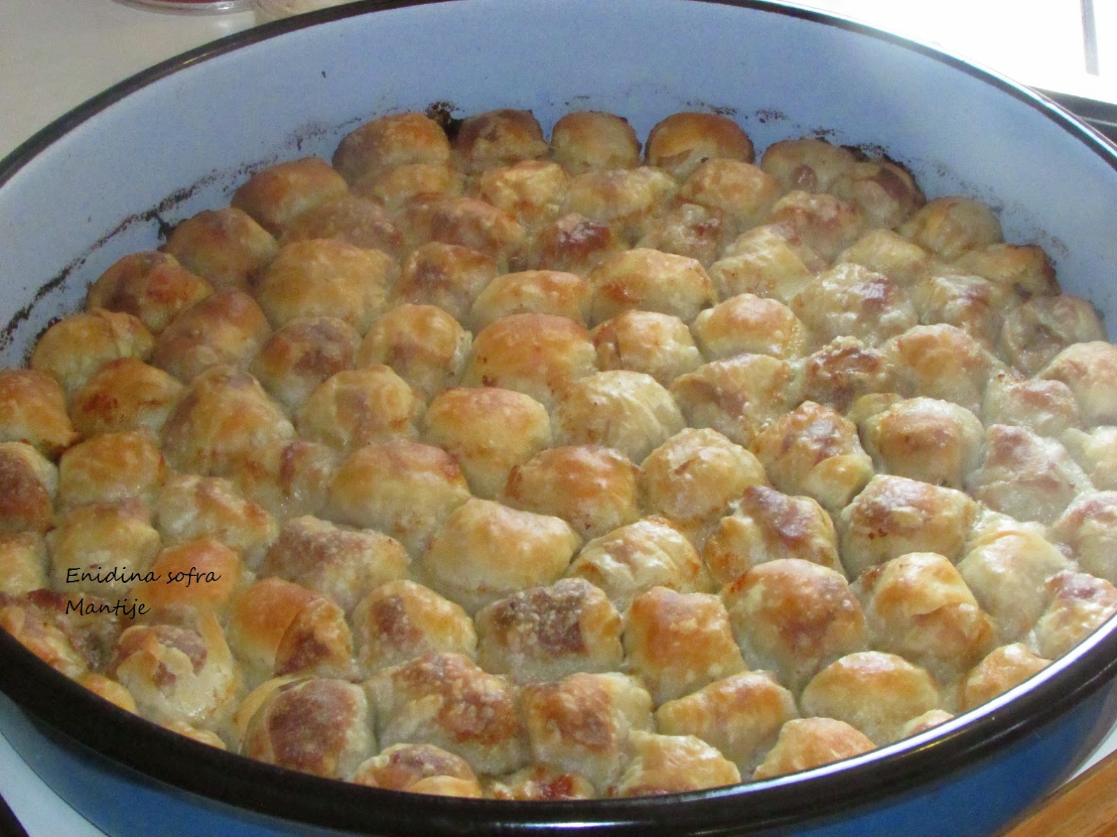 Enidina sofra: Sandzacke mantije