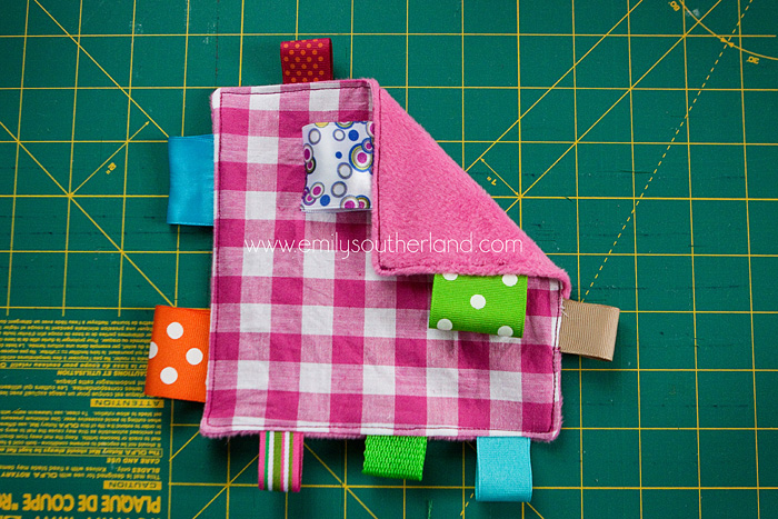 Emily's Little World: How About a Tutorial? Make a Mini Crackle Taggie