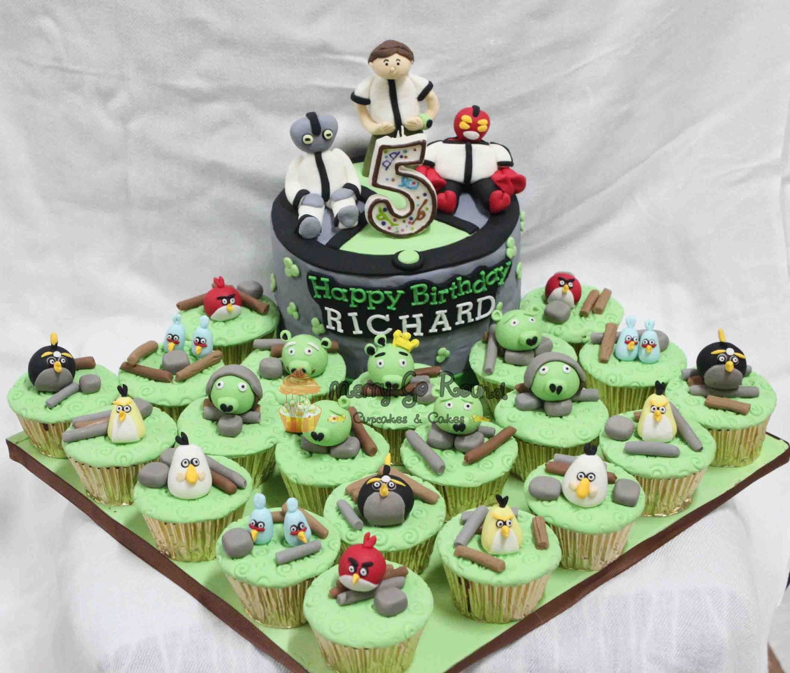 Merry Go Round - Cupcakes & Cakes: Ben 10 and Angry Bird Cupcakes and Cakes