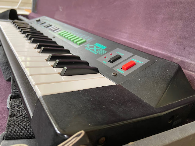 MATRIXSYNTH: Yamaha KX5 Keytar Midi Controller with OHSC