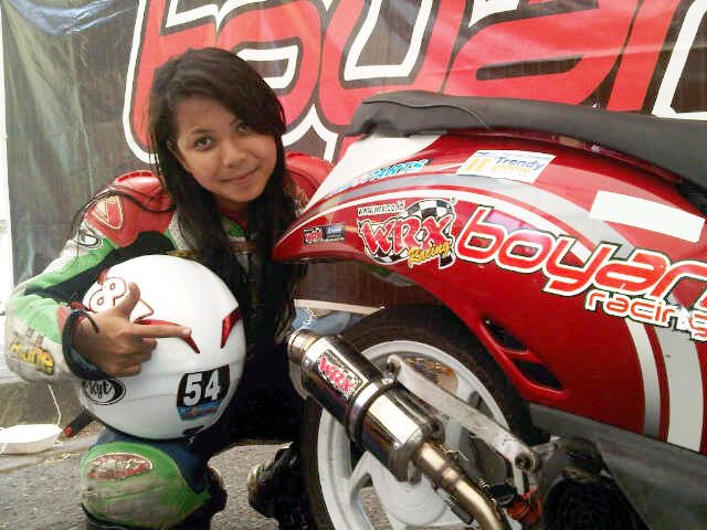 MODIFIKASI MOTOR: CEWEK RACING