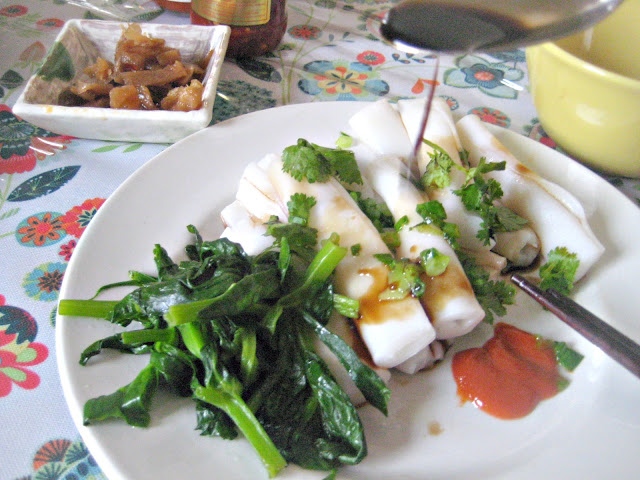 Susan's Savour-It!: Steamed Chinese Rice Rolls...
