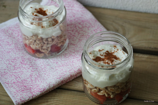 Overnight de puffs de trigo integral e morangos - Tertúlia da Susy