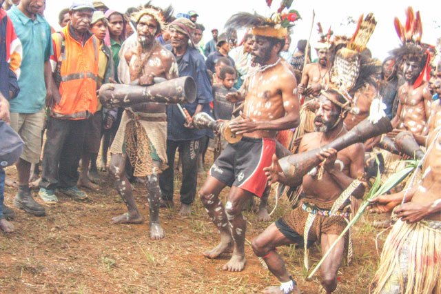 A Pride of A Tribe : The traditional Melanesian approach to peace: How ...
