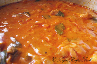 Anju's Recipe Book: Pidi (Kozhakatta/ Rice dumpling) and Chicken Curry