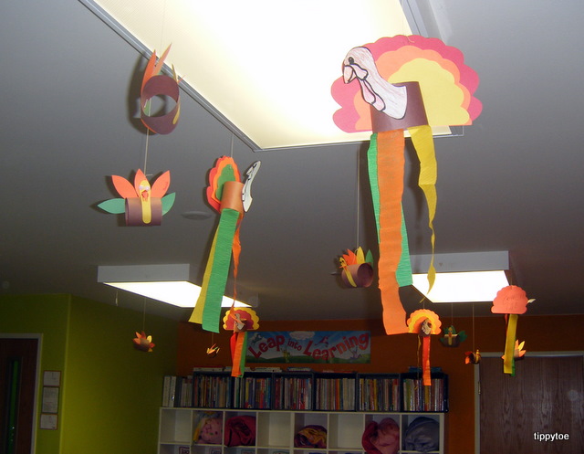 Tippytoe Crafts: Turkey Windsocks