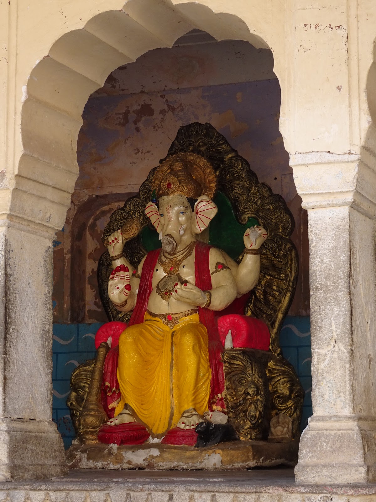 Vintage Vixen: Huggin' Up The Big Monkey Man - Galta Ji Temple