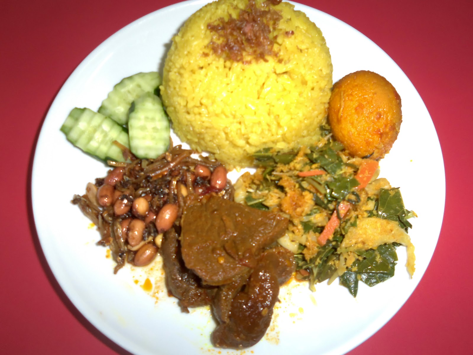 Nasi Kuning/Putih Rendang Sapi WATI Indonesia Halal Food